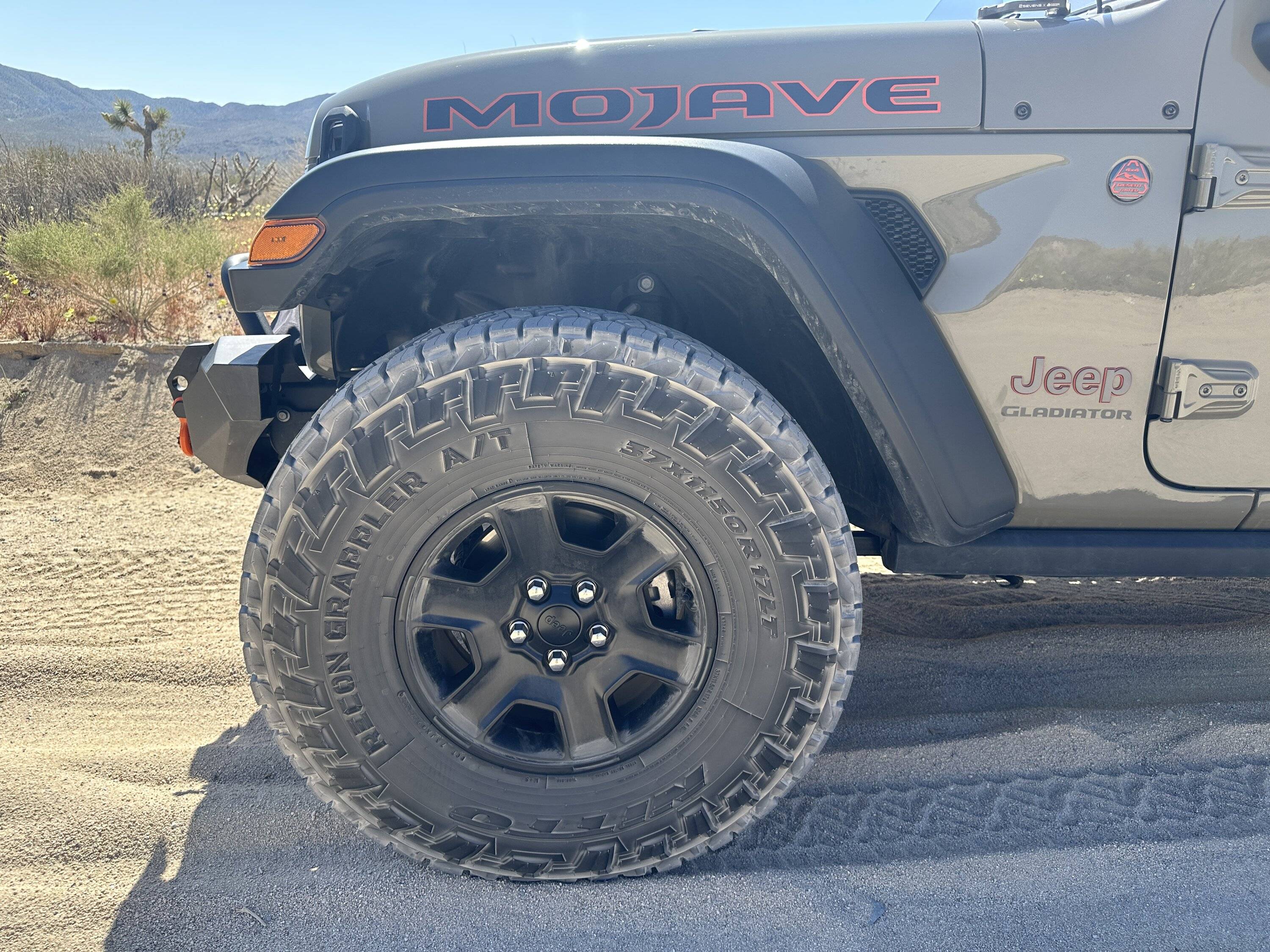 Nitto Recon Grappler 37x11.5R17 on 2020 Mojave | Jeep Gladiator (JT ...