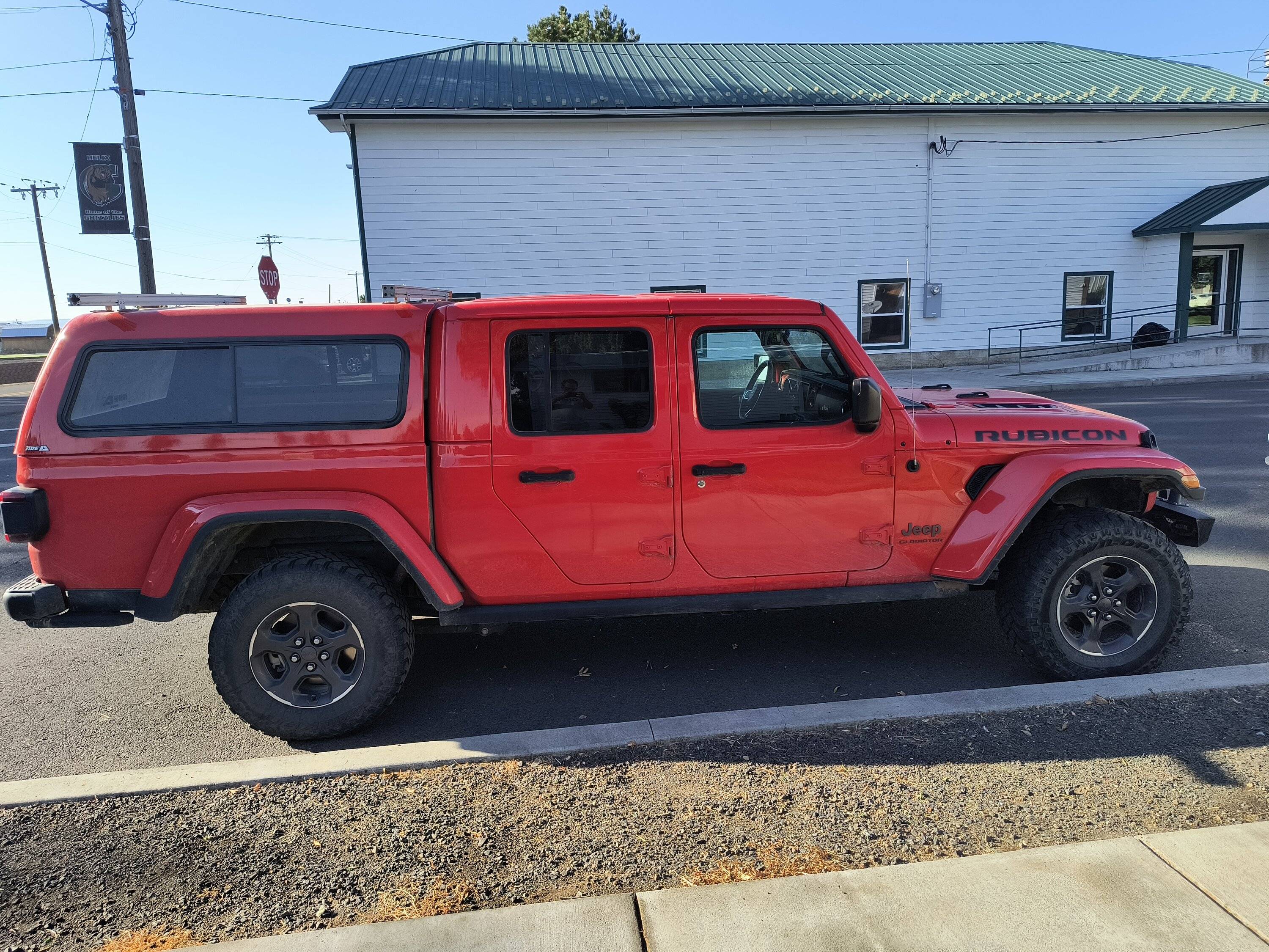 Idaho - ARE CX Classic Truck Cap Red body color Jeep Gladiator 20-23 ...