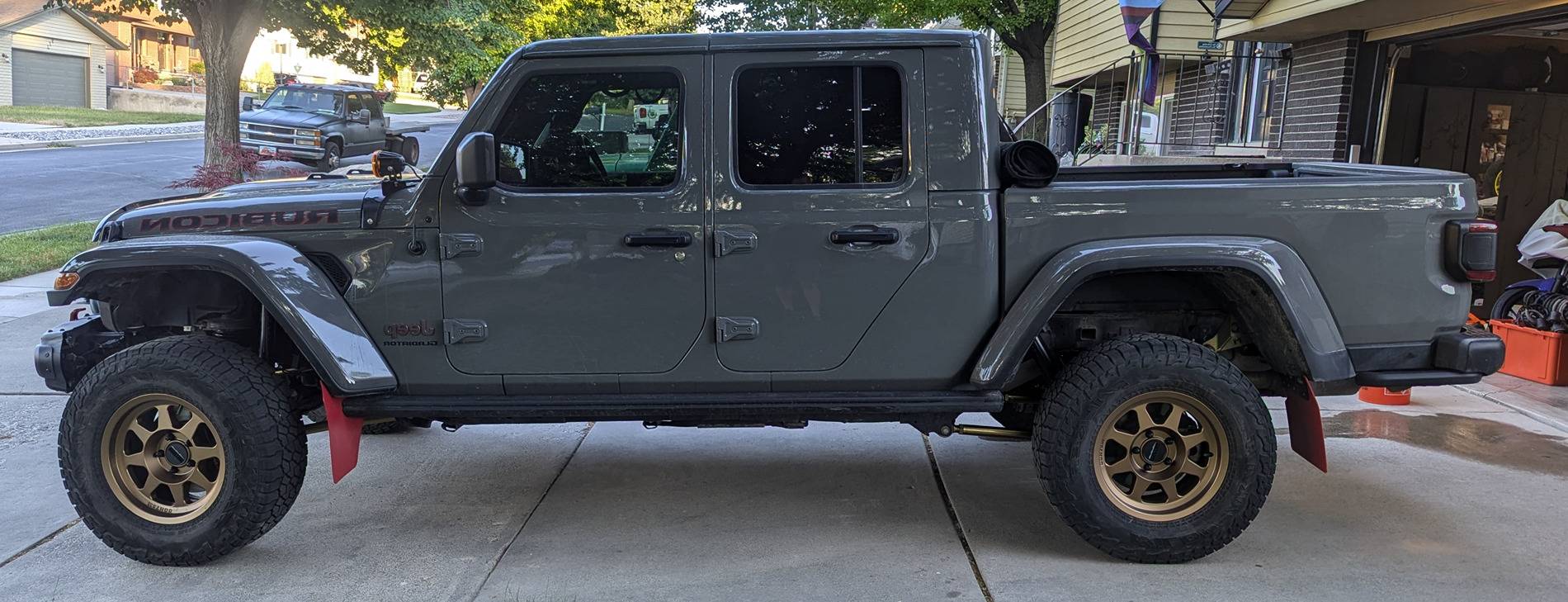 Photo Request: 2 inch lift w/ 33inch tires | Jeep Gladiator (JT) News ...