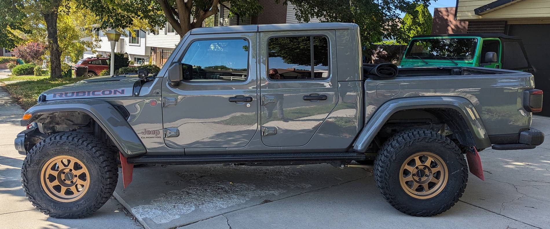 Photo Request: 2 inch lift w/ 33inch tires | Jeep Gladiator (JT) News ...