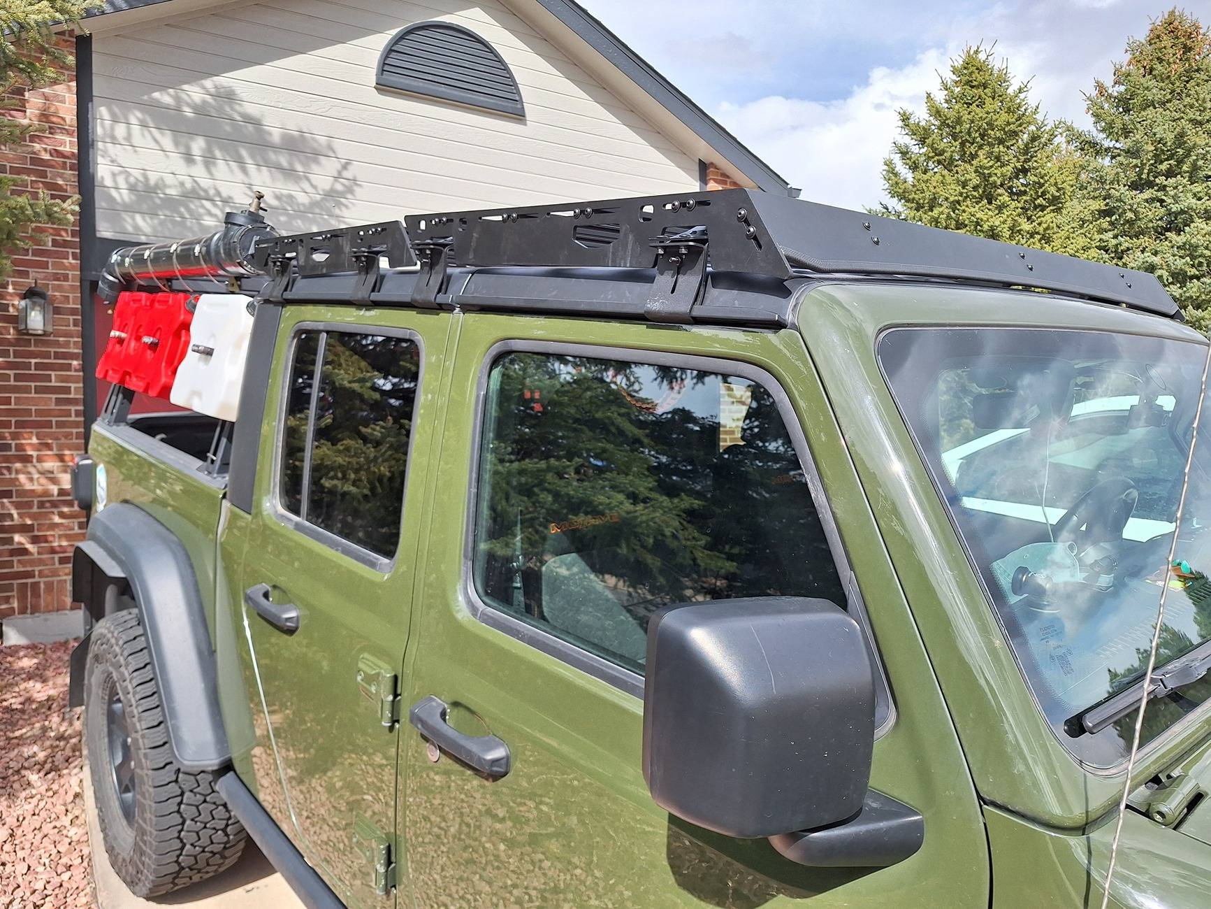 Roof rack that only cover the freedom top panels | Jeep Gladiator (JT ...