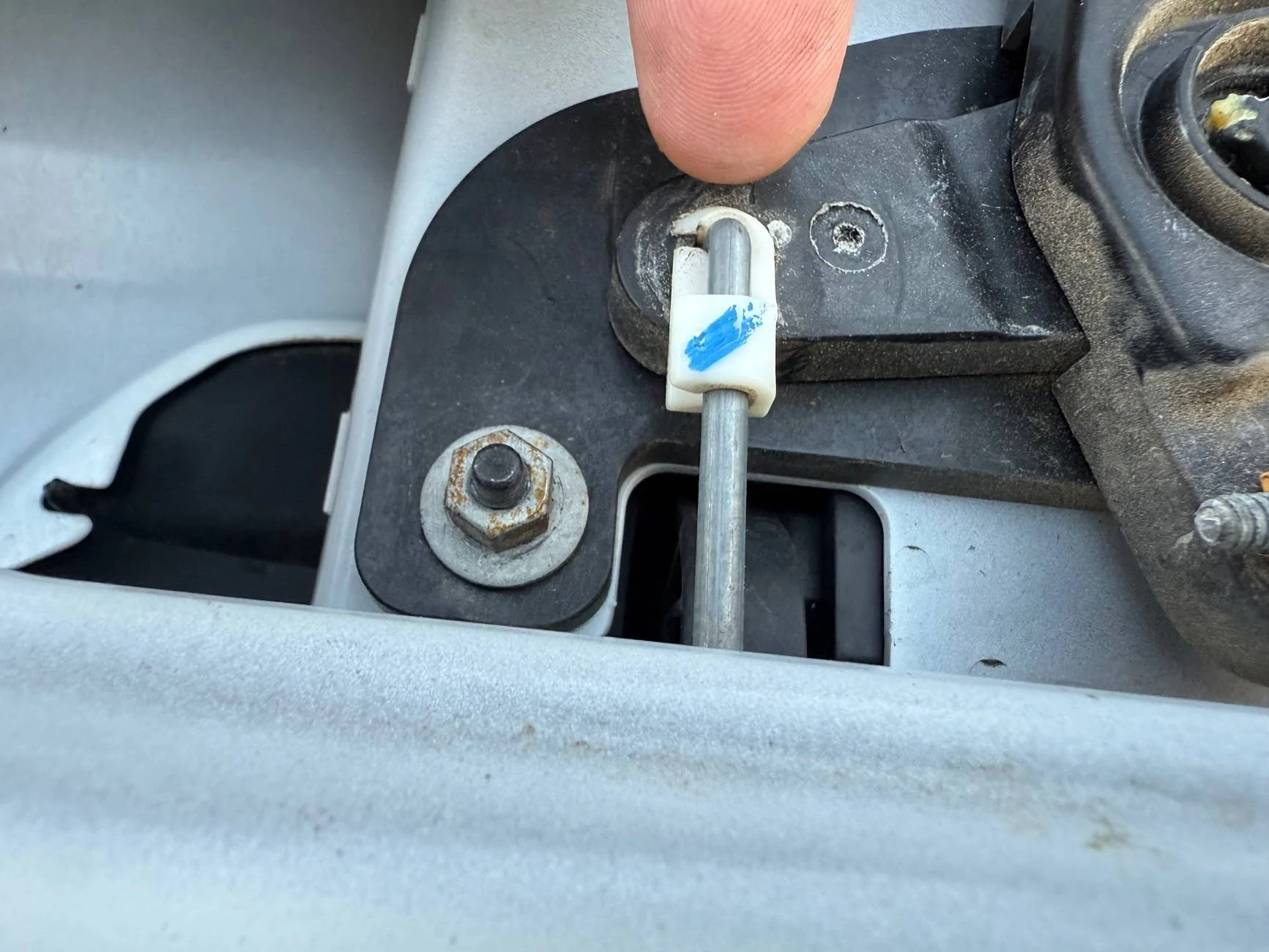 Fixed - tailgate latch not working and hard tri-fold closed. | Jeep ...