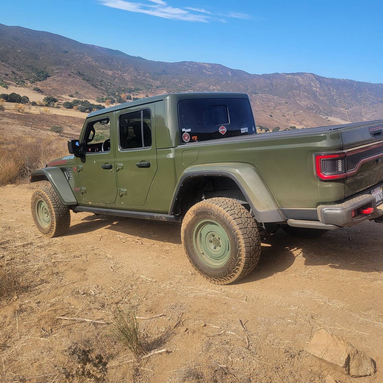 41 color Gladiators - what color aftermarket wheels? | Jeep Gladiator ...