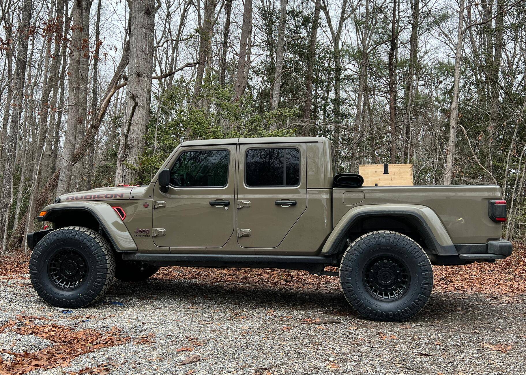 41 color Gladiators - what color aftermarket wheels? | Jeep Gladiator ...