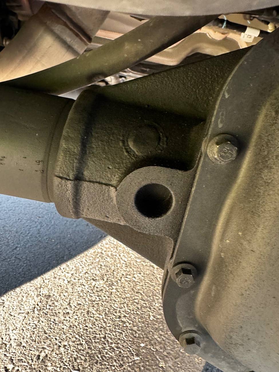 Leaking (blowing!) diff fluid. Hole in axle housing? | Jeep Gladiator (JT) News, Forum ...