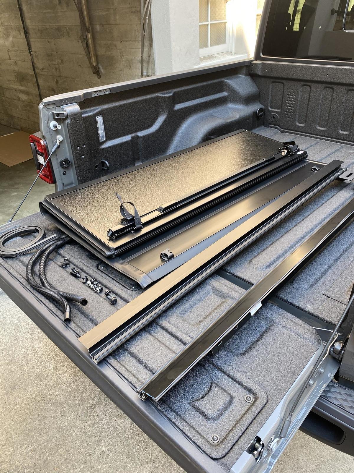 California - Mopar tri-fold hard tonneau cover like new | Jeep ...